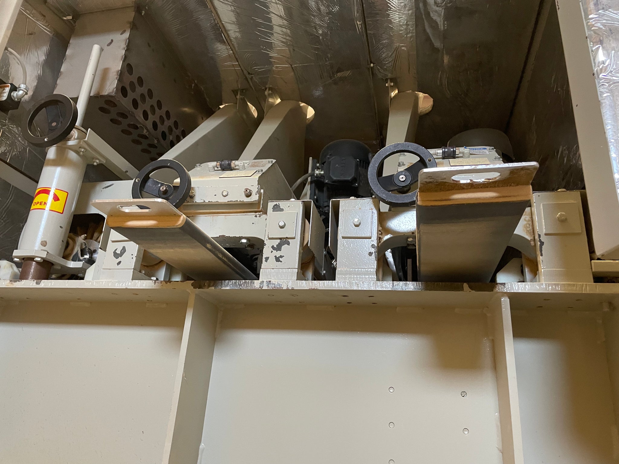 2000 Timesavers Series 200 Model 43-30 B Oscillating Denibbing Sander ...